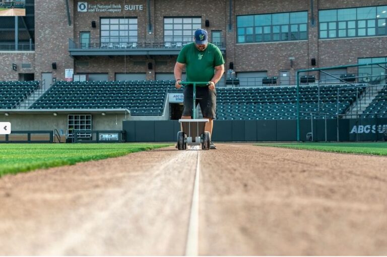 Streamliner 354 Line Chalker | Victory Mounds